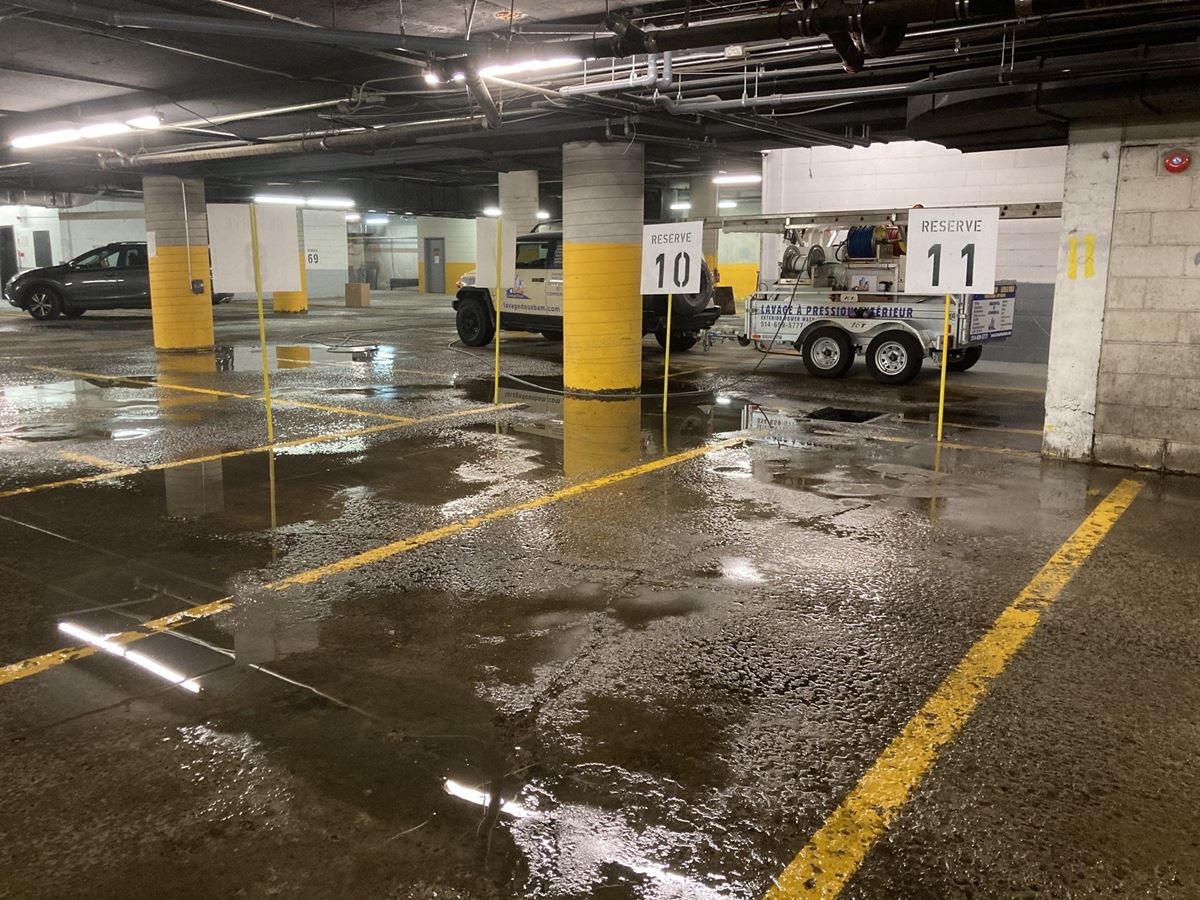Commercial Interior Parking Garage Cleaning in Montreal by Lavage Doux Bam